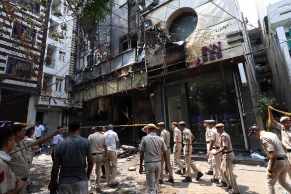 Massive fire breaks out at electronic goods showroom in Delhi’s Uttam ...